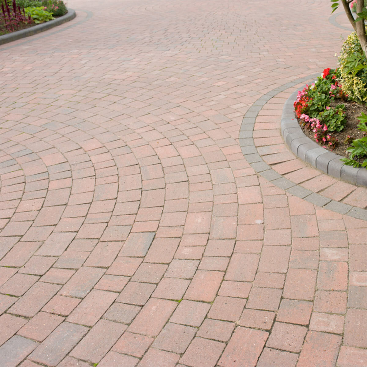 Brett Alpha Antique/ Trio Block Paving | Slade's Garden and Building ...