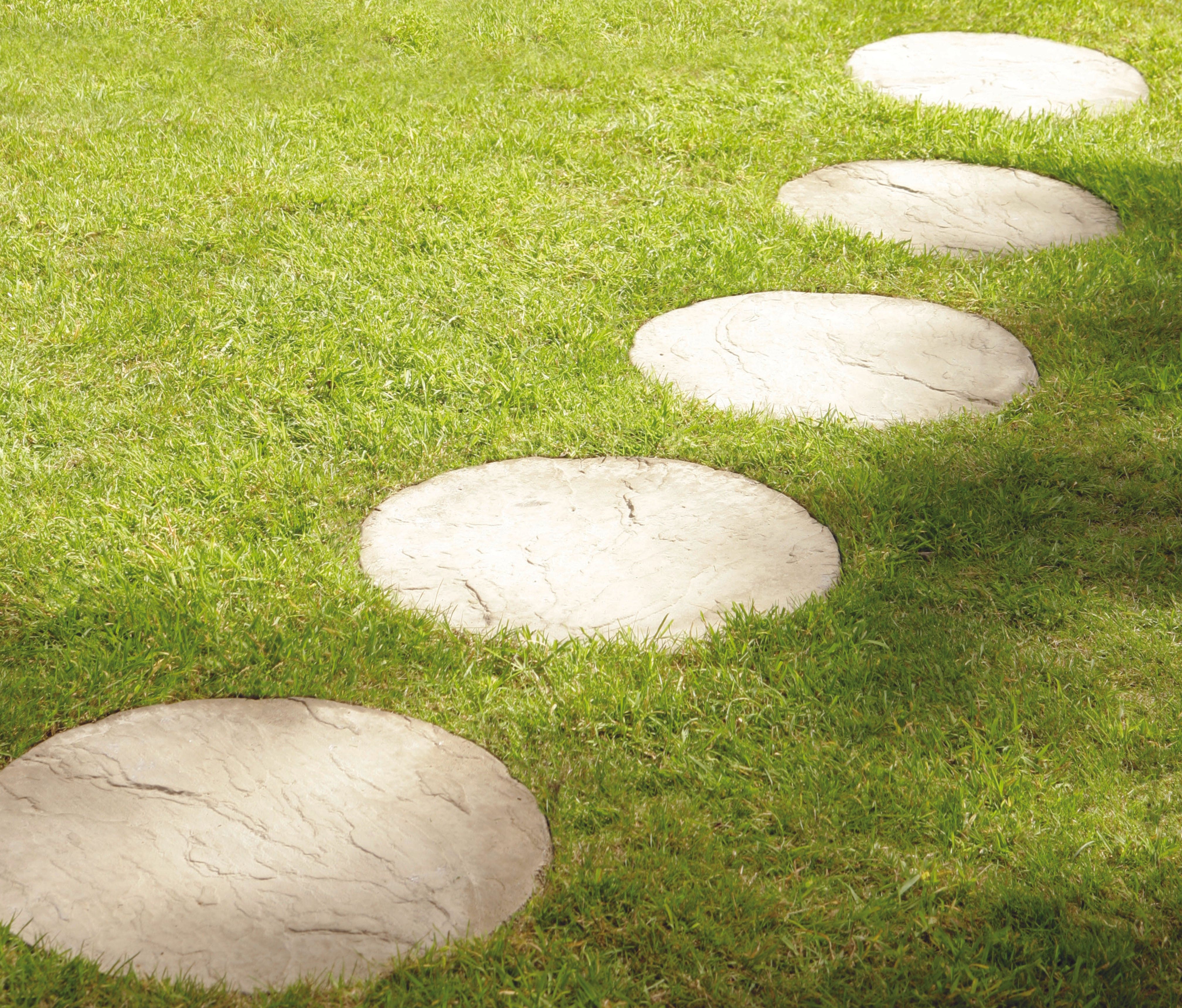 Bradstone Round Stepping Stone | Slade's Garden and Building Supplies