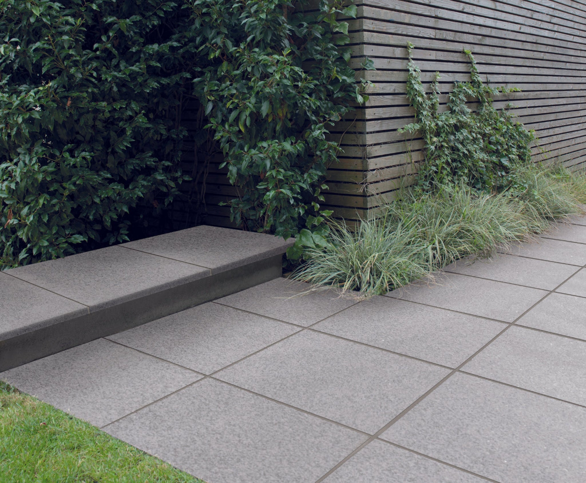 Bradstone Natural Granite Paving in Silver Grey | Slade's Garden and ...